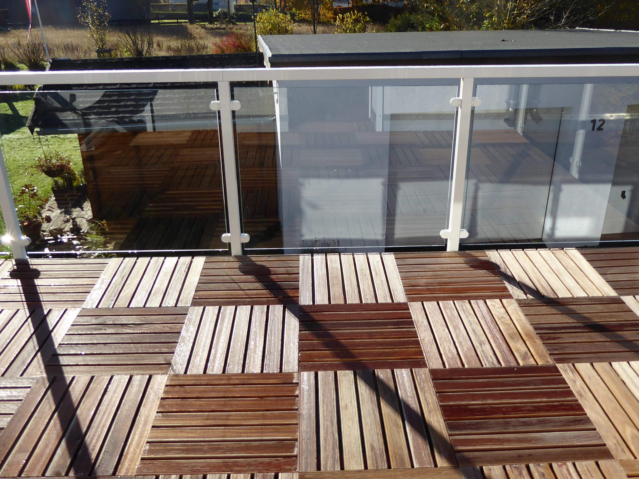 Altanräcken med glas, få pris direkt på räcke för altan | Räckesbutiken